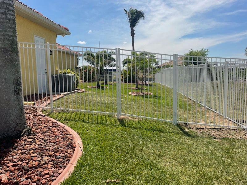 Latest Projects - Near Me Fence: Cape Coral Local Fence Experts